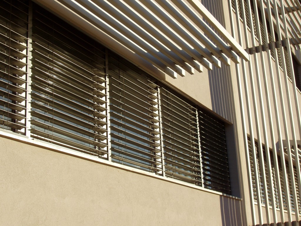 Brisa Solar | RIBSOL | Fabricação e montagem de estores e acessórios.